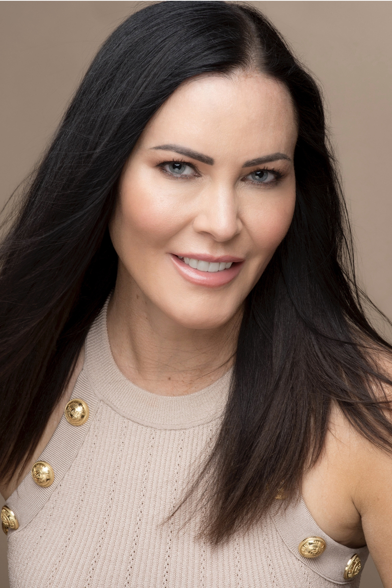 Linzi Stoppard | Fresh Agents Real and Relatable Artist